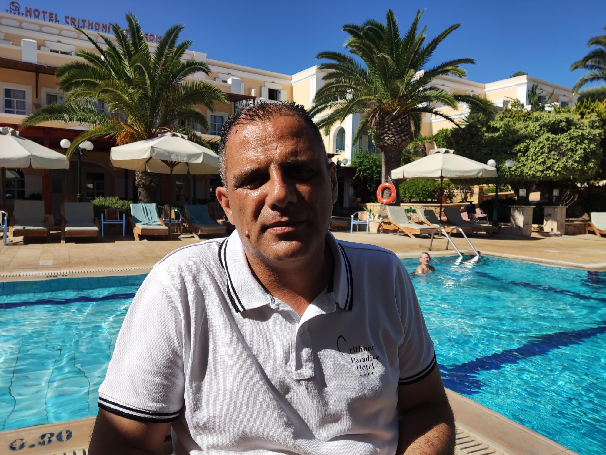 Θοδωρής Ασβεστάς, Krithoni’s Paradise Hotel : Ο πρωτοπόρος ξενοδόχος ...